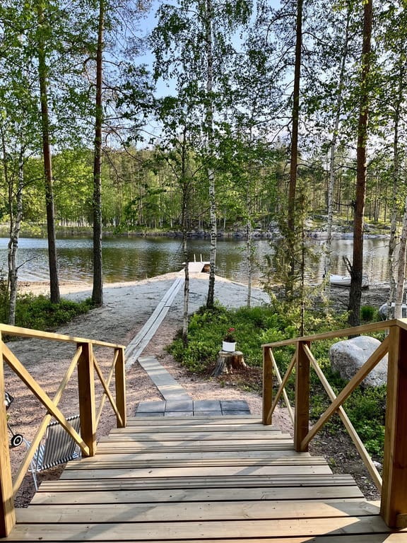Vuokramökki - Villa Aurora, uusi mökki aivan rannan tu | Nettimökki